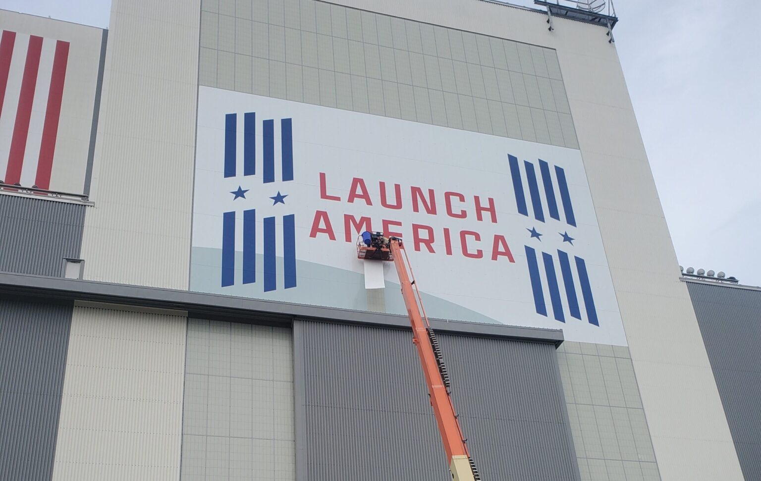 Sign & Graphics Installation – Vivid Sign & Design